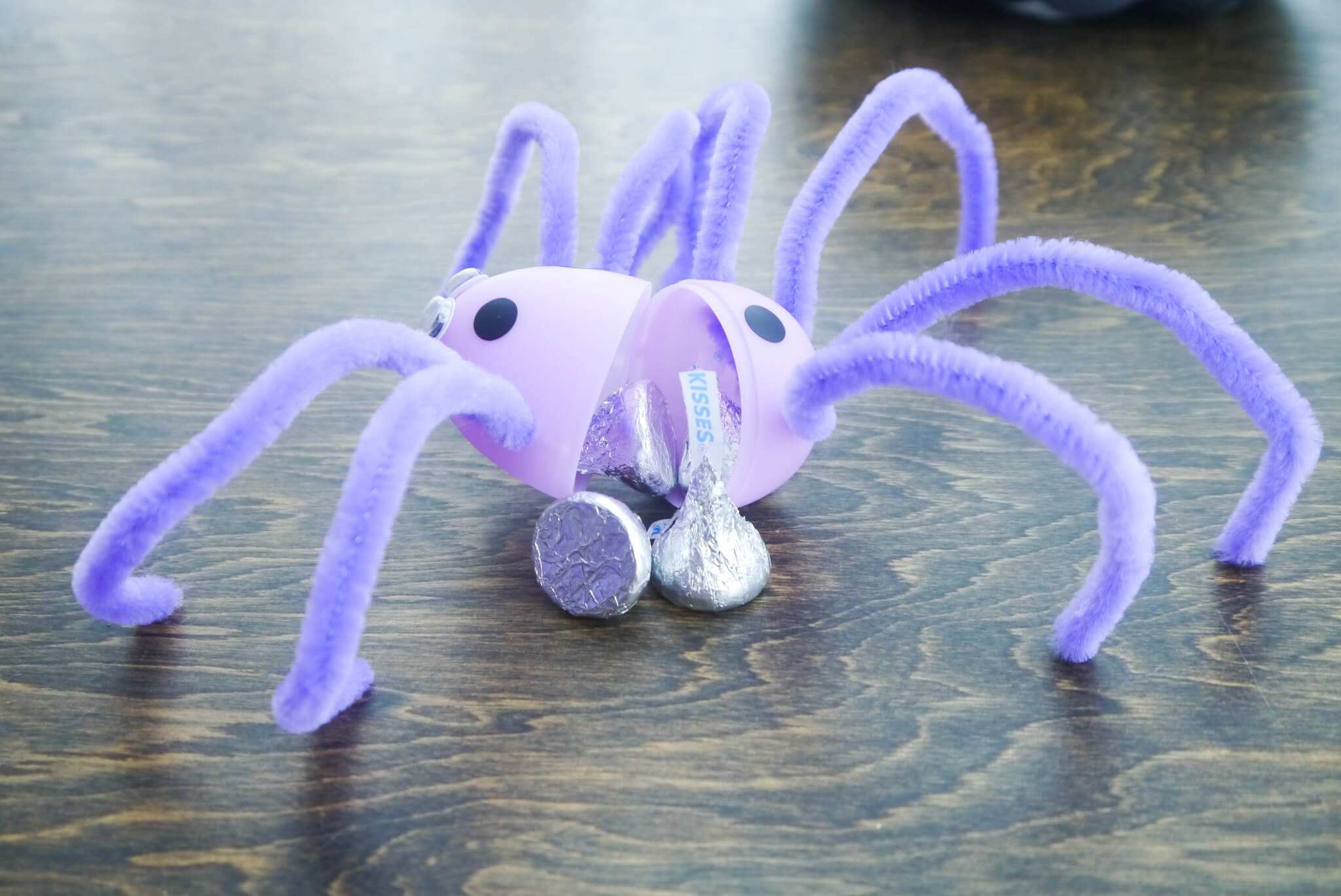 Happy Candy Spider - Spooky Halloween Project - Craftara Creates